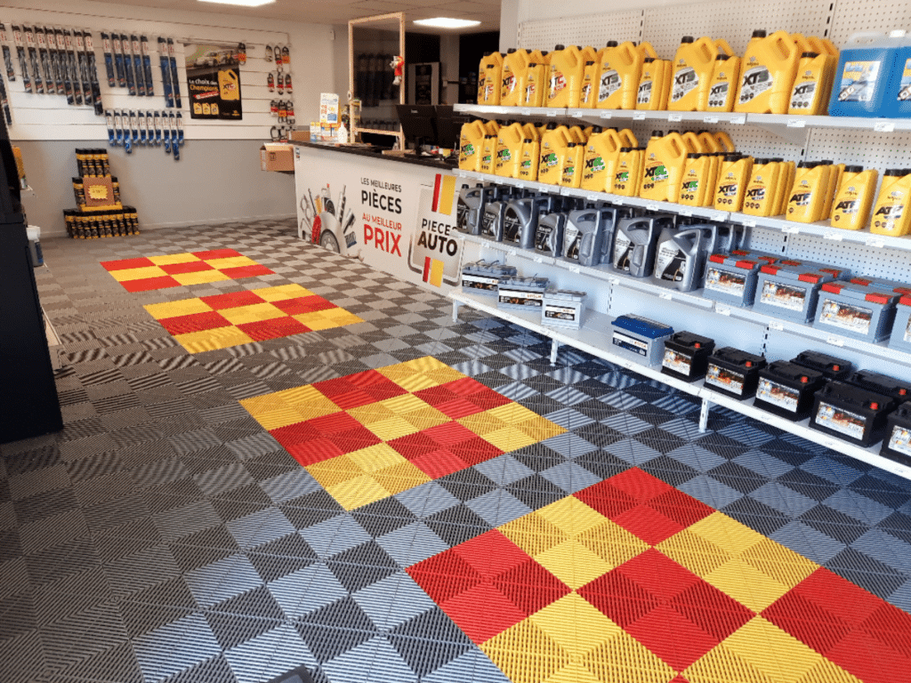 Dalles de sol clipsables pour magasin et espace commercial